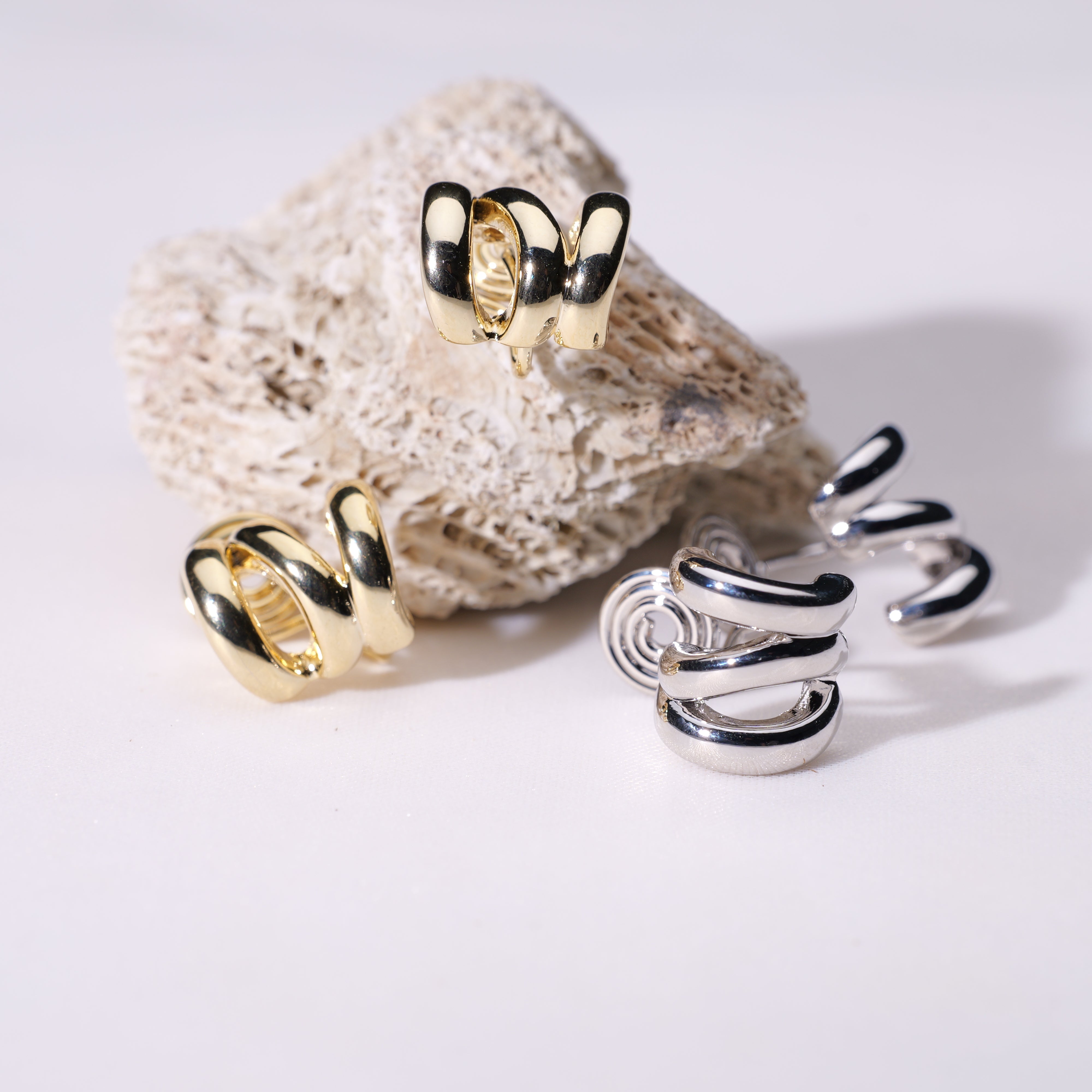French Vintage style Brass Coil Earrings – Victoria's Closet & Co
