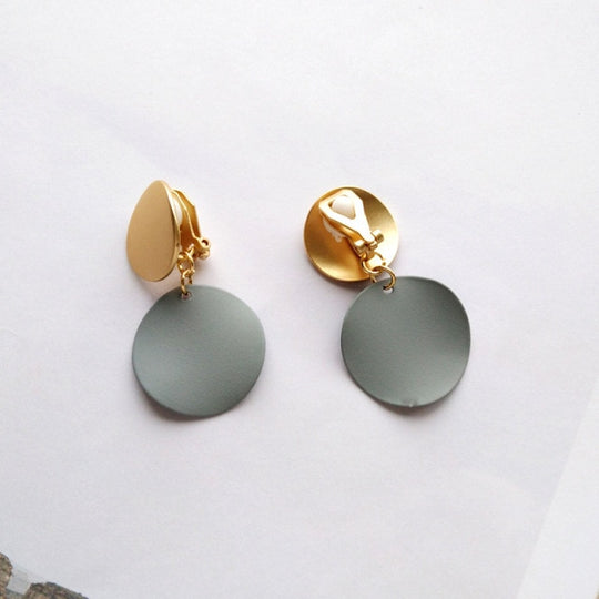 Geometric Round Disc Clip on Earrings – Victoria's Closet & Co